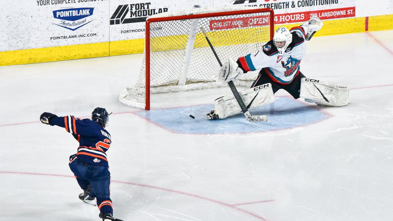 Hurlbert hat trick powers Blazers to preseason blowout over Kelowna Rockets | CFJC Today Kamloops